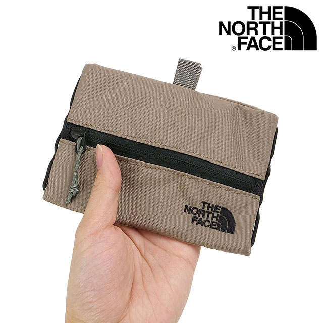 [ ブランド ] ザ・ノースフェイス　THE　NORTH　FACE [ ジャンル ] ポーチ／フラットポーチ [ 素　 材 ] 420Dリサイクルナイロン [ 原産国 ] ベトナム [ サイズ ] W13.5×H9.5（cm）　重量：約30...