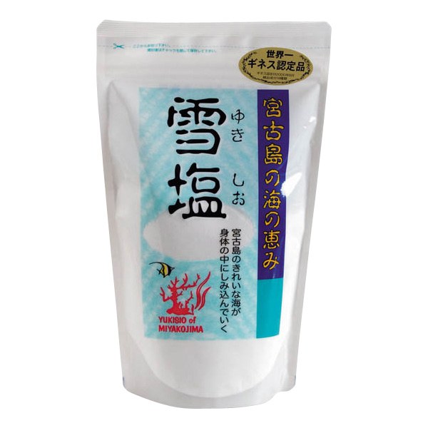 宮古島はサンゴ礁が隆起してできたと言われる島。その海水を原料に作られたのが雪塩です。サンゴ石灰岩を浸透ろ過した海水をゆっくり時間をかけて濃縮し、パウダー状に仕上げました。粉雪のように細かい粒子と、甘みを感じるまろやかな塩味が特徴です。 肉や...