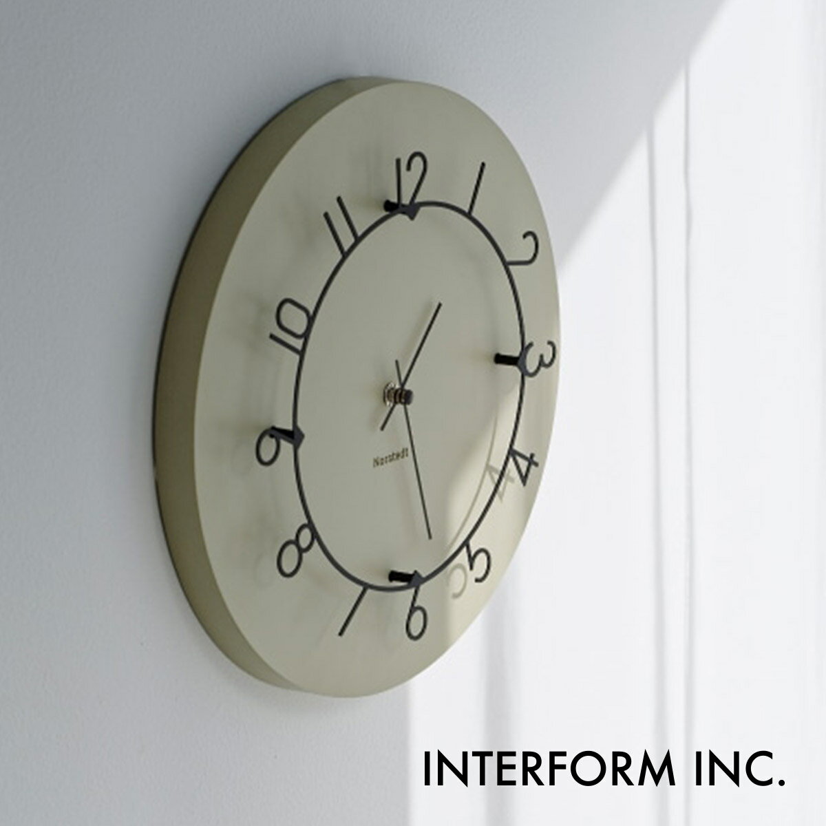 ソリッドな文字盤に浮かんでいるような数字がミニマルな掛け時計。 文字盤に落ちる数字の影をも図ったモダンな印象のデザインです。 COLOR VARIATIONS 商品名 Luu ルウ 型番 CL-4317BE カラー ベージュ ブランド IN...