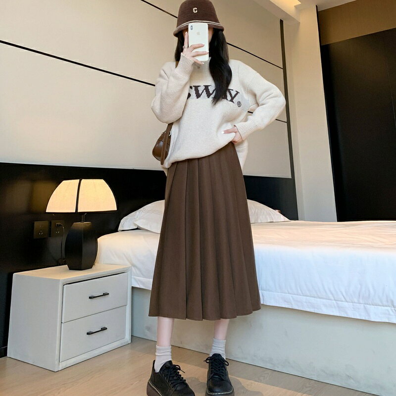 ■ この商品の特徴 ● 厚手毛呢素材：秋冬の寒さもしっかりガードする保温性と、上品なシルエットを実現します。 ● 着痩せウエスト：中弾性のゴム入りウエストで、体型を優しく包み込み快適なフィット感。 ● 立体プリーツデザイン：動きに合わせてふ...