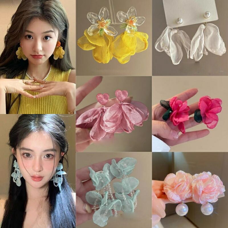 ■ この商品の特徴 ● トレンドのドーパミンカラー：気分を明るくする鮮やかなカラーが、春夏のコーディネートを華やかに彩ります。 ● 軽やかな布素材：ふんわりとした布の花びらが、耳元に優しい印象と軽い着け心地を実現。 ● 存在感のある大ぶりデ...