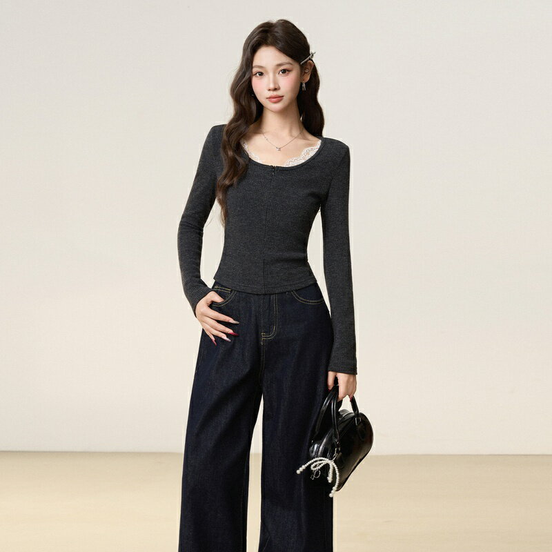 ■ この商品の特徴 ● 上品なレースとVネック：首元の繊細なレースが女性らしい印象を演出する、見せかけツーウェイデザインです。 ● ソフトな肌触り：表面の磨毛（すりけば）加工により、ふんわりと柔らかな着心地を実現しています。 ● スタイルア...