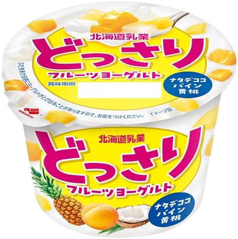 北海道産生乳を使用したコクのあるヨーグルトベースに、黄桃・パインアップル・ナタデココを約25％贅沢に配合しました。フルーツの甘みや食感を活かし、ヨーグルトとのバランスにこだわった、満足感のあるフルーツヨーグルトです。