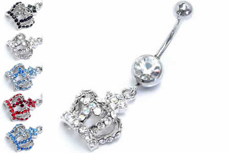 立体感のあるリアルな王冠のチャームが揺れるヘソピアス。王冠のトップに星をセットし、センターには十字架をデザインした高級感たっぷりのヘソピアスは、ヘソだけじゃあもったいない！優雅に揺れる王冠に注目度満点！ユニセックスなデザインがクール！王様、...