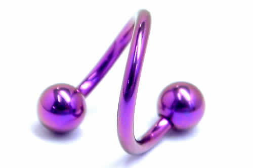 チタンピアスを特殊加工で色鮮やかに発色させたスパイラルバーベルタイプのボディピアス。低アレルギーとされるチタンピアスは、ファーストピアスやセカンドピアスとして使える。色鮮やかにカラーリングされてますが、鍍金（メッキ）ではなく、発色させている...