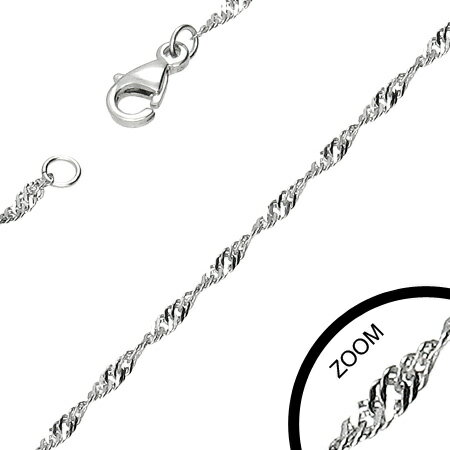 細身ながら細やかな細工とツイストさせたデザインが高級感醸し出すステンレス製のネックレスチェーン。タイトにフィットできるように短めに製作されたネックレスチェーンは、トップを通しても通さなくても使える。サージカルステンレス製のネックレスチェーン...