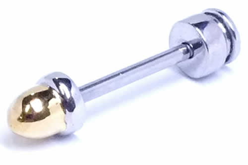 弾丸をデザインしたバーベル型のボディピアス。ヘッド部分はゴールドで作ることでリアルさとデザイン性を追及したスタッフもお奨めのピアスです。装着するとまるで弾丸が耳から出ているように見える。内径サイズも選べて両側ネジタイプなので、装着も簡単！シ...