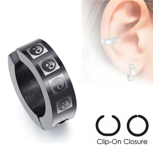 ブラックのステンレスイヤーカフに陰陽マークをデザインしたカジュアルなアイテム。挟むだけで簡単に装着でき、素材も安心のサージカルステンレスなので、安心。装着するだけでまるでピアスを着けているように見えるステンレスイヤリングは、男女を問わず楽し...
