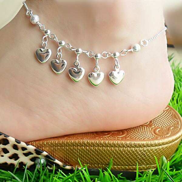 女の子に人気のハートのチャームが揺れるアンクレット。立体感のあるふんわりハートがセクシーに決まるアンクレットです。プレゼントにもおすすめです。 スペック長さ：24cm〜28cmまでチャームで調整可能素材メタル備考・表示は1個の価格です。・ハ...