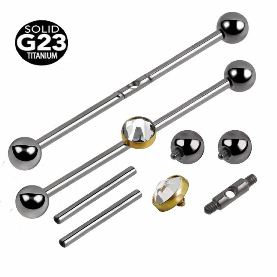 ジュエルの台座の色がゴールドのチタン素材のインダストリアルピアス。ボディピアスをバラバラに分解することができるので、お持ちの内ネジタイプのシャフトやキャッチを使って、自分に合ったボディピアスに組み替えて使うこともできます。全てのパーツが逆ネ...