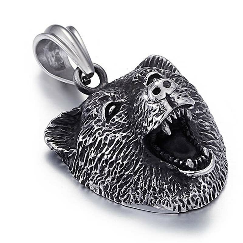 リアルな熊の顔をデザインしたサージカルステンレス316L製のペンダントトップです。リアルで怖いベアーフェイスのネックレスパーツ。 ステンレスチェーンにも皮ひもにもにあうステンレス製のトップはおすすめのアクセサリーです。 存在感のある大きなス...