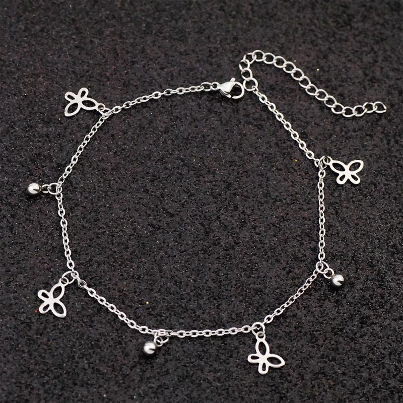 ステンレス製の鎖チェーンにステンレス製のチョウチョウと球体ボールの玉のチャームが揺れる可愛いアンクレットです。 シンプルなステンレス製のアンクレットにカワイイ揺れるチャームがおしゃれなアクセサリー。 ステンレスの地金色、銀色シルバーが高級感...