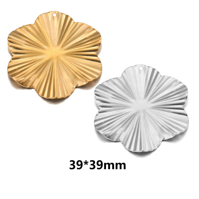 花型に波のようなウェーブの凹凸をデザインしたDIYできるようにチャーム用の丸穴を開けたステンレス製のクラフトパーツ。 別売りのマルカンやバチカンを使ってピアスやアンクレット、ネックレスやチョーカー、ブレスレットやペンダント、ボディピアスやイ...