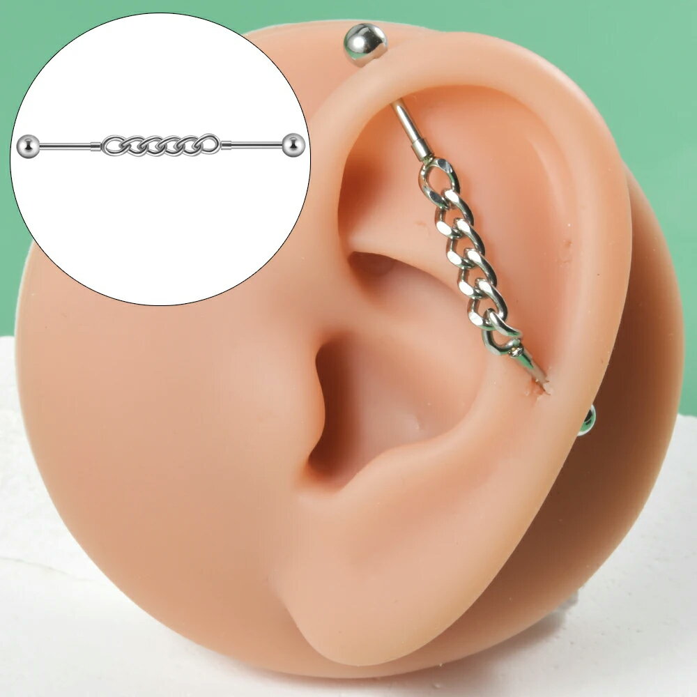16ゲージの2本のストレートバーベルをキヘイチェーンで繋いだインダストリアル用ボディピアス。 真ん中のパーツがフレキシブルに動かせるパーツなので、インダストリアルが真っすぐに開いていない人でも簡単に装着できるロングバーベルタイプのボディーピ...