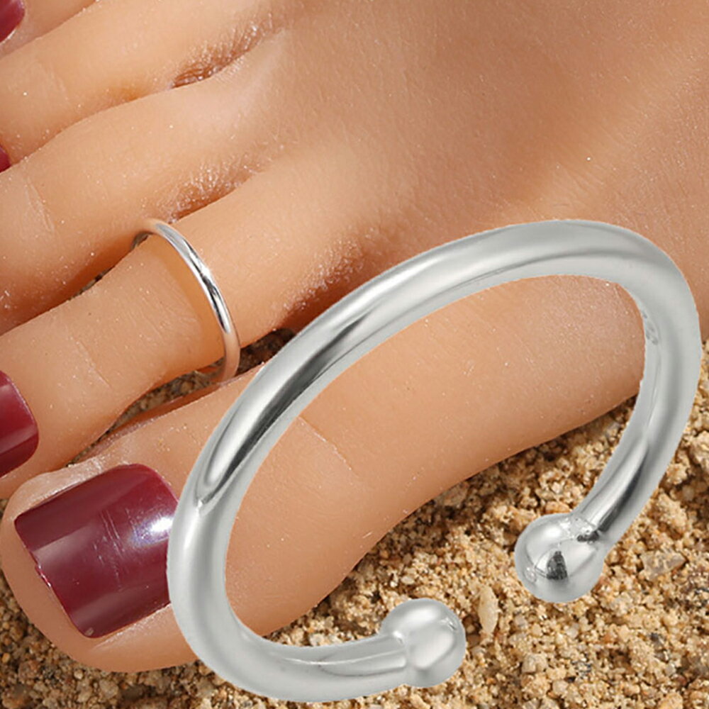 シルバー925製のプレーンな足の指輪トゥリング。 シンプル綺麗な指輪が上品なスタイルをアシストしてくれるトーリング。 本物のシルバー925の輝きが上品スタイルにマッチしてくれるトーリングです。男女を問わず装着できるので、ペアリングにも使える...