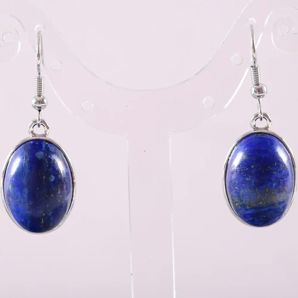 オーバルナチュラルストーンステンレスピアスは、楕円形の真鍮の台座に天然石のラピスラズリの美しい輝きが魅力のアイテムです。神聖なイメージのラピスが、あなたの耳元で優雅に揺れます。 耳に通すフック部分にはサージカルステンレス316Lを使用してい...
