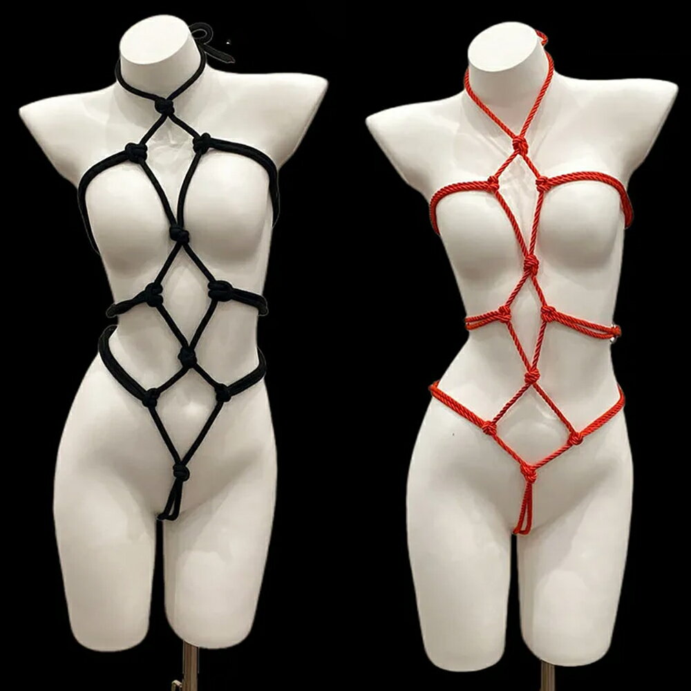 荒縄のようなデザインで上半身と下半身を包む全身タイツのような面白いハーネスベルト。 後ろは伸縮性のあるスパンデックスを使用し、調整ベルトもついているので、簡単に荒縄で縛られた雰囲気が楽しめる。 装着方法は、首の後ろの紐をくくるだけ、あとは服...