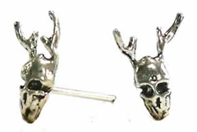 スカルに角がついた遊び心のあるピアス。不気味なデザインはいったい何の骨か？？ユニークさと不気味さを持ち合わせたホーンボーンピアス。もちろん、シルバー925製のキャッチがついてます。・2つ一組でワンペアとなります。 　商品情報 デザインサイズ...