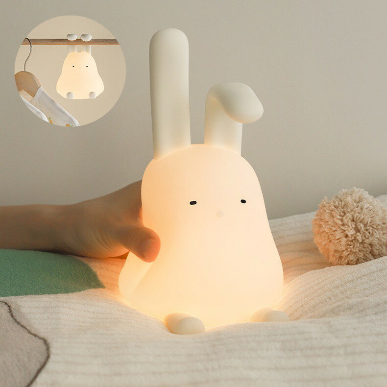 まんまるウサギが可愛い！耳が折れる仕様なので掛けてご使用いただけます！【商品仕様】素材：シリコン + ABSサイズ：約114×132×180.5mmバッテリー：1200mAh充電方法：USB充電【パッケージ内容】ナイトランプ×1USBケーブ...