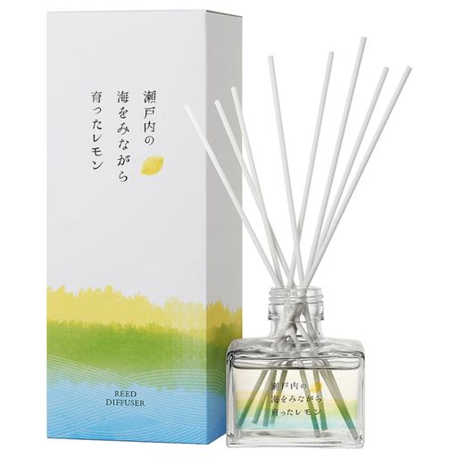 サイズ仕様:本体:67x80x67mm箱:82x213x74mm120mL 容量:120mLの十分な量で長時間香りをお楽しみいただけます 香り特徴:瀬戸内レモン精油配合で爽やかな柑橘系の香りが広がります 使用方法:スティックを挿して香りを楽...