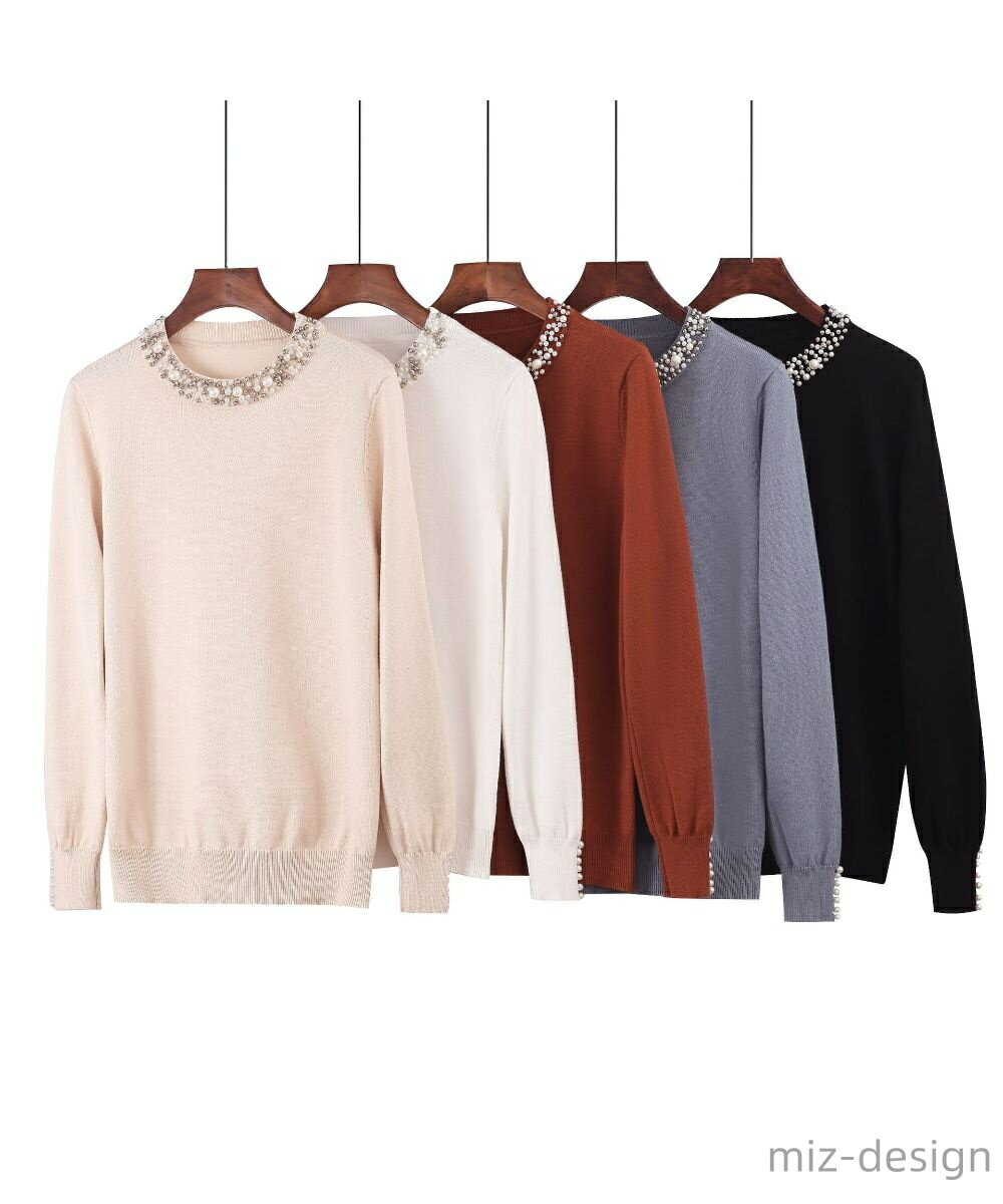 商品詳細 サイズ 肩幅36cm　袖丈56cm　バスト86cm　着丈59cm 原産国 中国 商品説明 上品なクルーネック周りにパールビジューを品よく配置した、長袖ニットが登場♪ きっちりと編み目が詰まったハイゲージニットは、きちんと感のある雰...