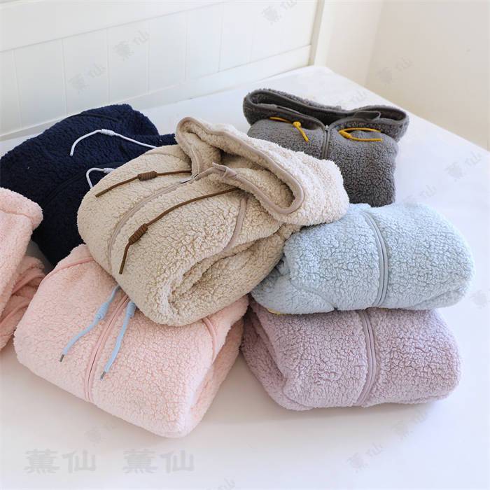 素材 ポリエステル カラー ネイビー|ライトブラウン|チャコールグレー|オフホワイト|ライトブラウン|イエロー|パープル|ブルー|ピンク（写真参照） サイズ(cm) レディース M: トップス丈65 バスト106 袖丈68 パンツ丈96　ウ...