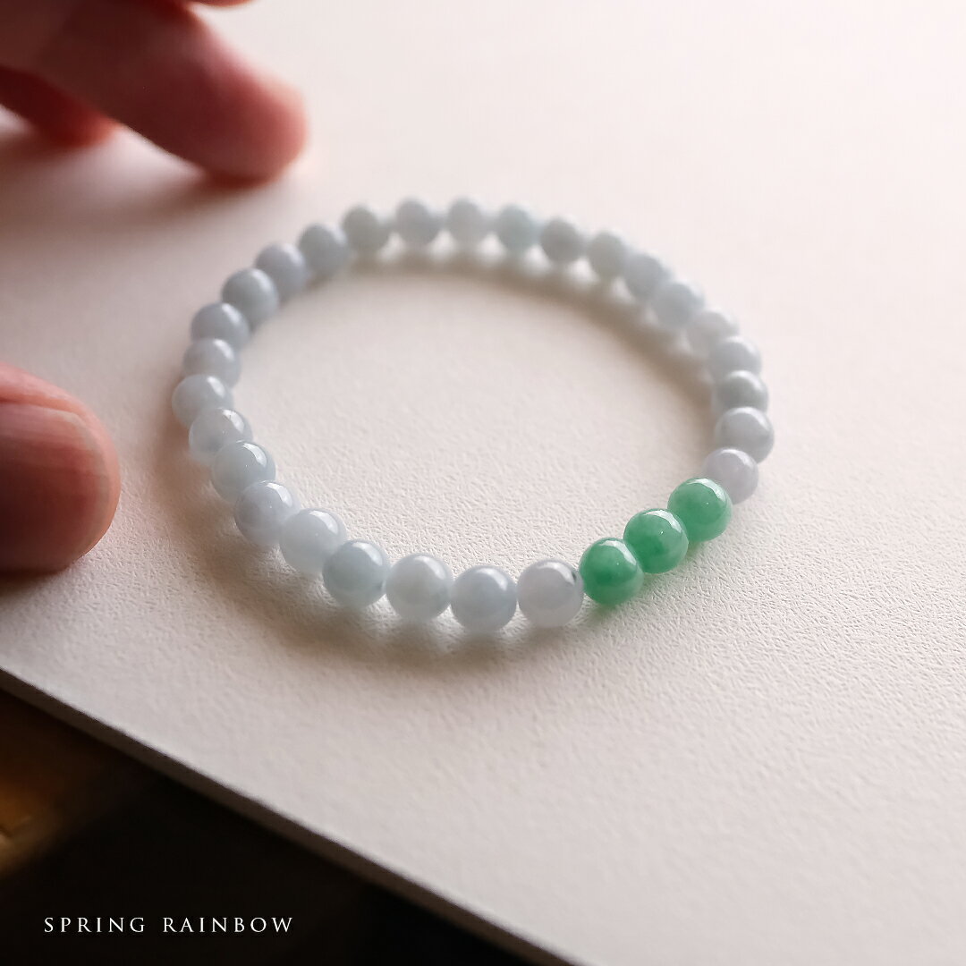 ■ 翡翠選びのポイント 翡翠はよく似た紛らわしい石のほかにも、偽物が大変多く出回っています。 従って、硬玉の中でも、その翡翠が本物か偽物かを見極めることが重要と なってきます。 質の良くない翡翠に染色や樹脂含浸を施し、高価に見せかけたものは...