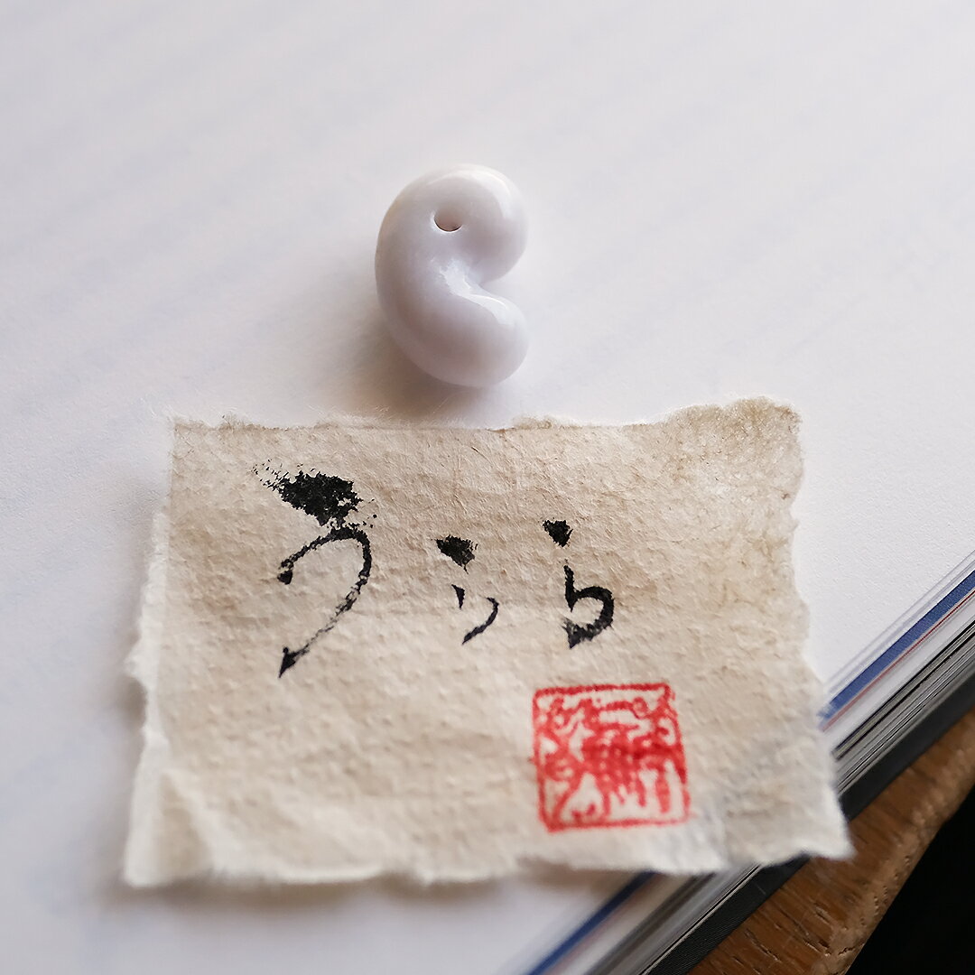 【 さざれし工房 〜史希子〜 】について 丸みのある愛らしいカタチ、ぬくもりのある作風が人気で、 当店にも多くのファンの方がいらっしゃいます。 一つ一つ丁寧に手作りされた作品たちは、作者の人柄を表すかのように あたたかく、優しく、愛にあふれ...
