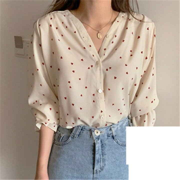 サイズS M L XLサイズについての説明【サイズ】S-XL 【商品紹介】 明るい華やかなカラーがシーズンムード高まるシャツ。 素材特有の肌に優しい柔らかい生地感なので着心地も抜群。 程よい長めの着丈なのでヒップラインもカバーでき嬉しいポイ...
