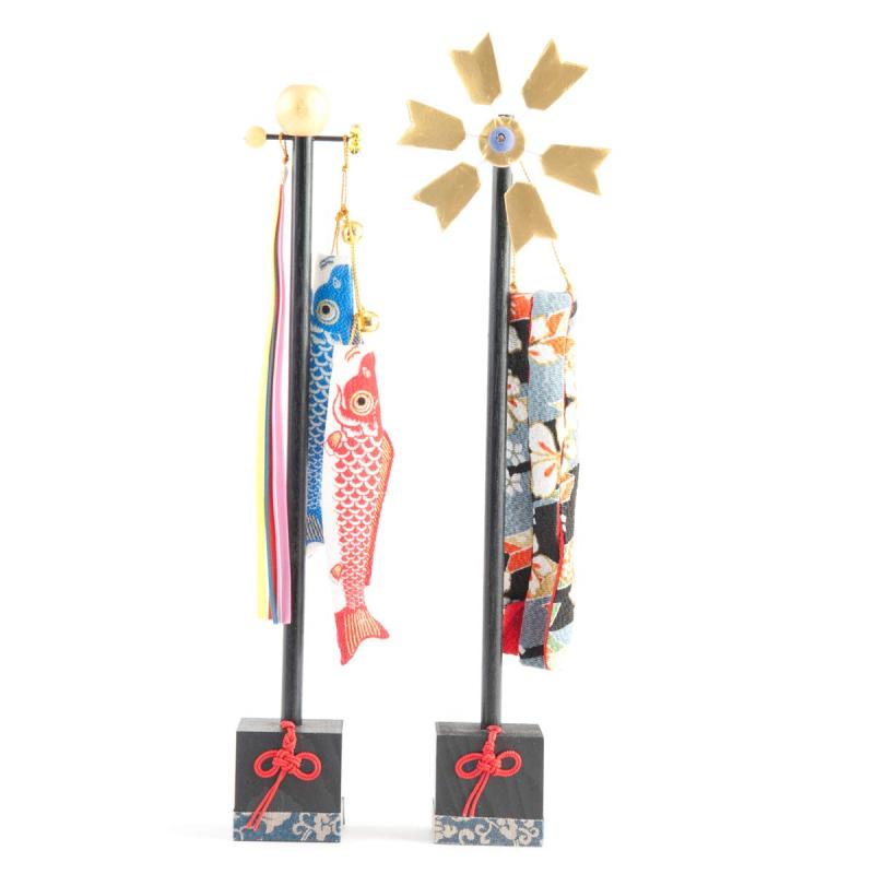 五月人形【5月人形】【端午の節句】ちりめん細工　コンパクト　ミニ　子供の日　兜　鯉のぼり【スタンド染鯉のぼり吹流しセット】全体表示　 幅約7.5x奥行4.5x高さ30.5cm素材　レーヨンちりめん・他お着物等の生地柄が生産上、柄やお色が画像...