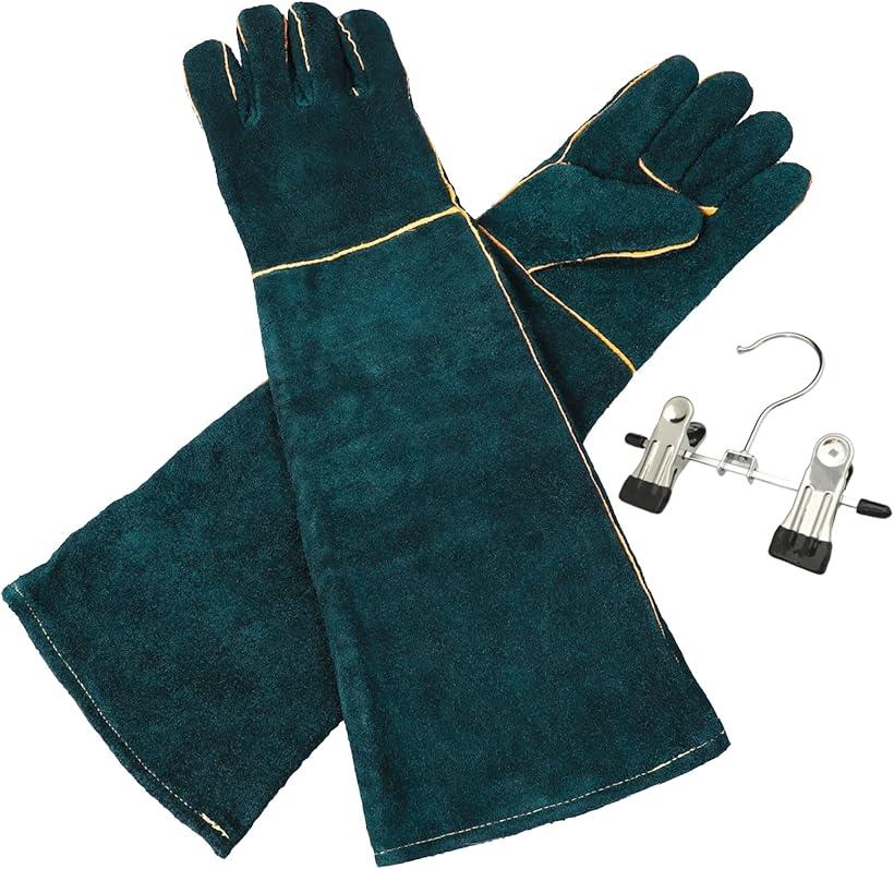 ・「獣医師おすすめ」厚くて耐久性に優れた牛革製保護グローブです。全長60cmのロングタイプで指先から肘上までしっかりガードします。グローブの内側は綿混のツイル生地になっています。サラッとしていて快適です。吊り下げて収納できるクリップハンガー...