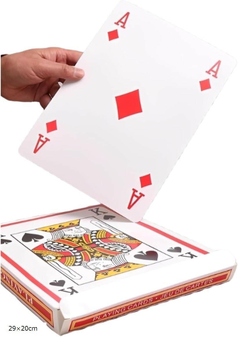 「顔が隠れる驚きのサイズ、約29x20cmの巨大トランプ」A4サイズ相当、通常の約9倍という特大サイズのトランプは、手に取った瞬間から笑いと驚きを生み出します。顔がすっぽり隠れるほどの大きさは、ババ抜きや7並べ、大富豪といった定番ゲームを一...