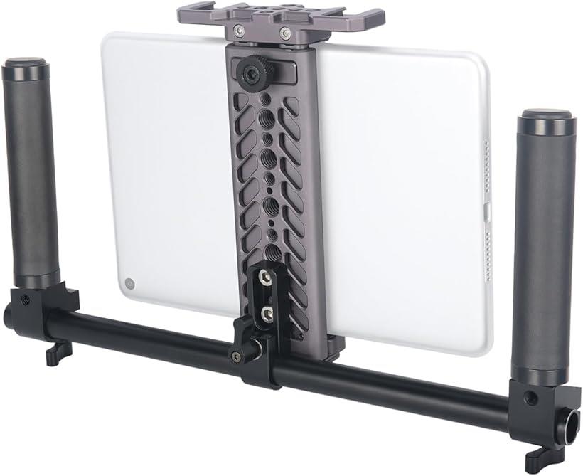 グリップ部分は持ち心地の良いレザーを採用するので、長時間持っていても痛くなりません。美しいデザインと強度を保ちながら、軽量でカメラリグは拡張性を向上する革新的な装具です。131mm～245mmの広い幅に対応できます。iPad Pro 12....