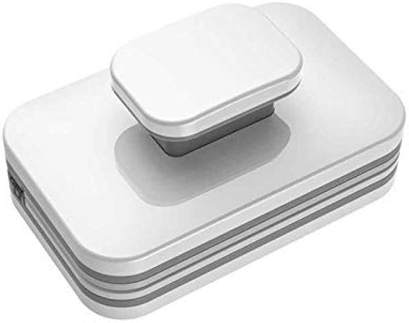 「挟んで拭くだけ」窓掃除は表はできるけれど裏は中々できないかたも多くいらっしゃると思います。本製品の窓掃除用ガラスクリーナーは部屋の中から窓の内側、外側の両面を同時に拭ける優れた製品です。身を乗り出して拭く危険性がなくなるのでとても便利なお...