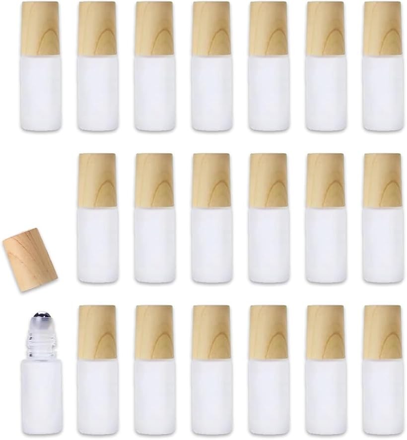 「おしゃれな木目キャップ。便利なロールオンタイプ」かわいい木目調の蓋が特徴。香水やアロマオイル、精油などの小分け、保存に便利なアトマイザー容器です。先端にスチールボールが付いているロールオンタイプで、肌へのつけすぎを防止しつつ、狙った箇所に...