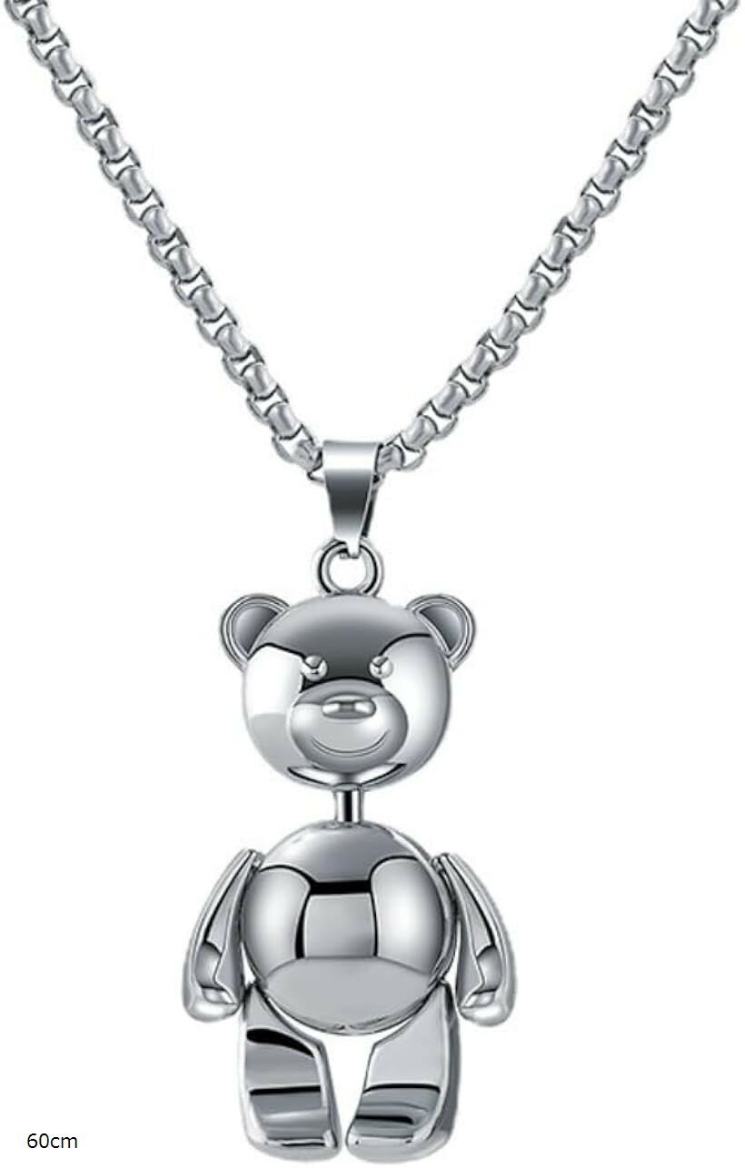 「手足が動くユニークなクマのネックレス」 ペンダントのクマは四肢（手足）が自由に動く可動式ギミックを搭載しています。胸元で揺れ動く愛らしいクマの表情が、ストリートスタイルに遊び心のあるアクセントを加えるデザインです。「ステンレス素材で肌に優...