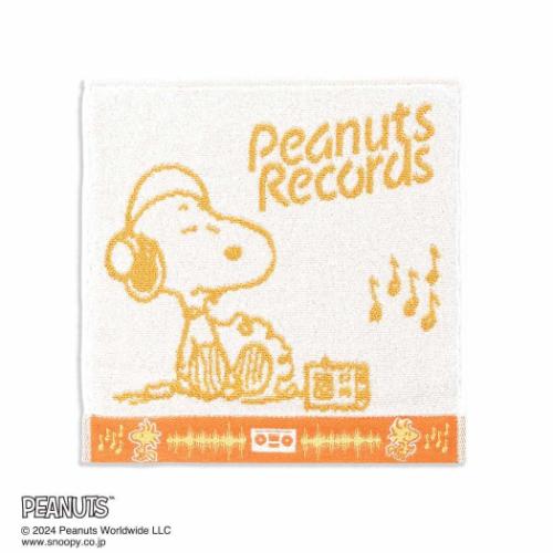 [PEANUTS（ピーナッツ）]よりタオルコレクション登場タオルギフト 可愛い タオル 日用品雑貨 贈り物 デイリーユース落ち着いたカラーリングにスヌーピーが音楽を聴いている様子が描かれています。ヘム部分にはウッドストックたちやスピーカー音...
