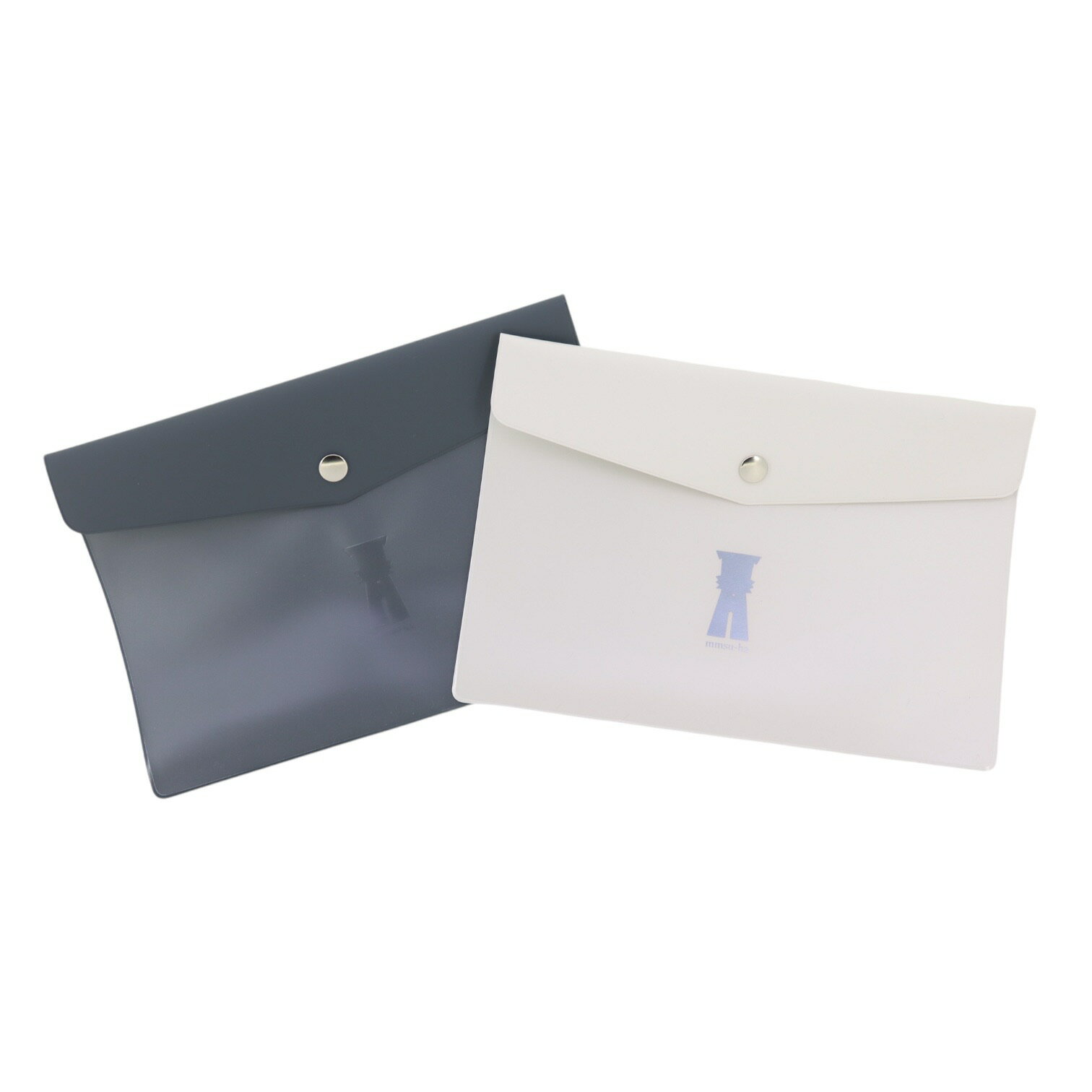 手帳や証明書もまとめて収納。 お薬手帳・母子手帳・通帳・ワクチン証明書も入る、su‑ha kunのフラットケース2種セットです。 mmsu-haオリジナルキャラクター「su‑ha kun」をデザインした、 シンプルで可愛らしいフラットケース...