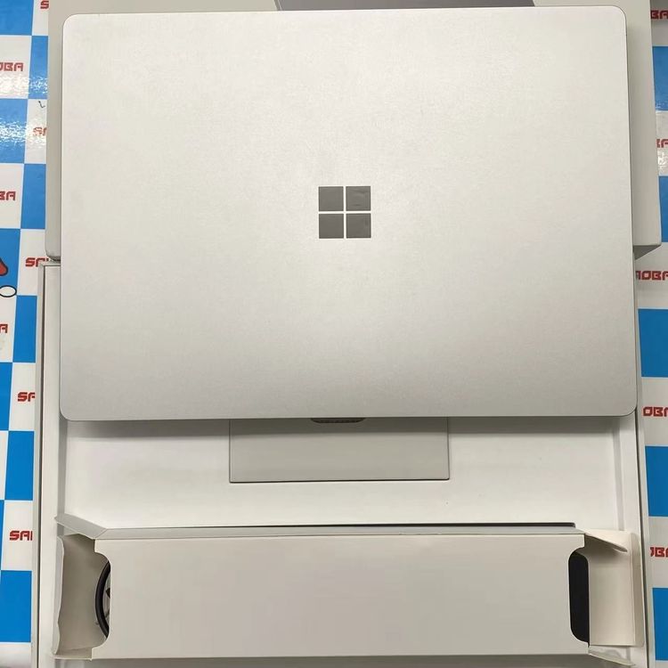 レビュー投稿だけで、保証期間一週間のところ、新品一ヶ月、中古品三ヶ月に延長！さらにストア評価投稿だけでネットワーク利用制限永久保証！ぜひレビュー投稿やストア評価をお願い致します。＜商品概要＞ 品名　Surface Laptop 3 Core...