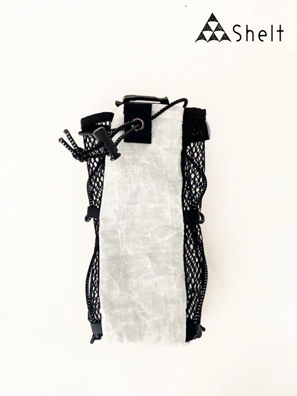 シェルト ボトルホルダーDCF ■メーカー説明文引用 どこにでもあるからこそデザインと機能性にこだわったボトルホルダー。 500mlのペットボトルはもちろんプリストボトルもスムーズに出し入れできるようになっています。 プラスチックパーツとベ...