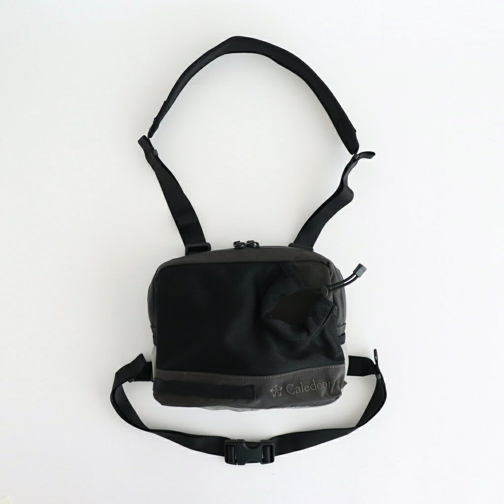 "□PRODUCT DETAIL＜SHORT RAMBLE＞ コンパクトなのにたくさん入る、ランブリングに嬉しい収納性の高い4wayバッグ。 ショルダーバッグ・チェストバッグ・ウエストポーチ・ポーチ単体の4wayで使えるバッグ。 ストラップ...