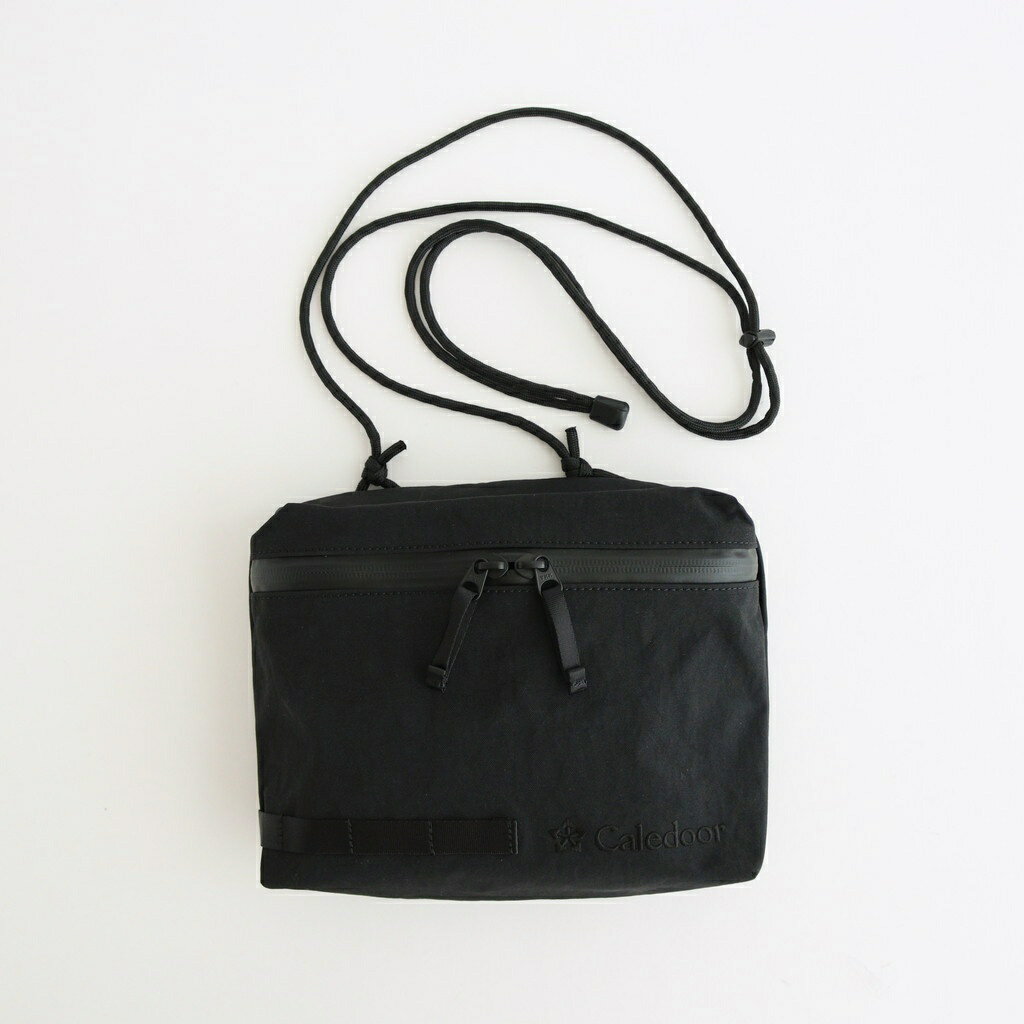 □PRODUCT DETAIL＜SHORT RAMBLE＞ 日常の使いやすさと拡張性を兼ね備えた多機能サコッシュ。 シティユースからアウトドアでまで幅広いシーンでお使いいただけます。 財布や携帯、小物、行動食など、必要なものをまとめていつで...
