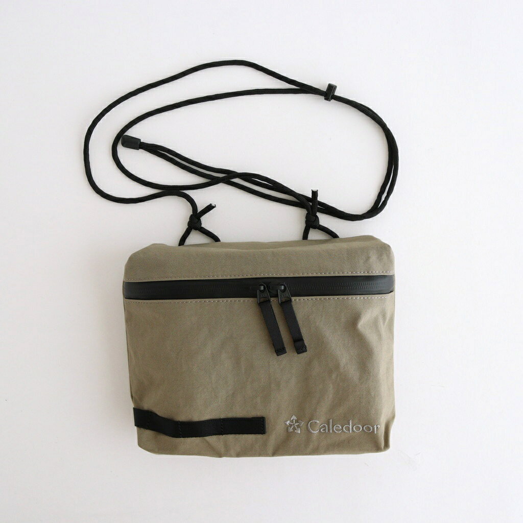 □PRODUCT DETAIL＜SHORT RAMBLE＞ 日常の使いやすさと拡張性を兼ね備えた多機能サコッシュ。 シティユースからアウトドアでまで幅広いシーンでお使いいただけます。 財布や携帯、小物、行動食など、必要なものをまとめていつで...