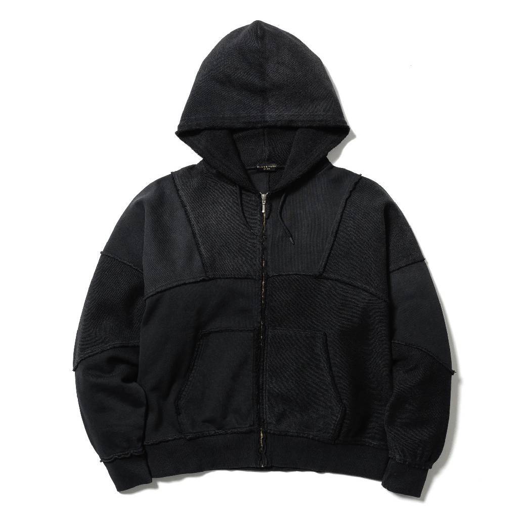 ■DESCRIPTION■[DETAIL]16ozのヴィンテージ裏毛を採用。裏糸に粗野な糸を使用することによって、肌触り良く仕上げている。手作業スプレー加工によりサンフェードを表現。ピグメント染め。断ち切り仕様。表裏パネル切り替え。1）商品...