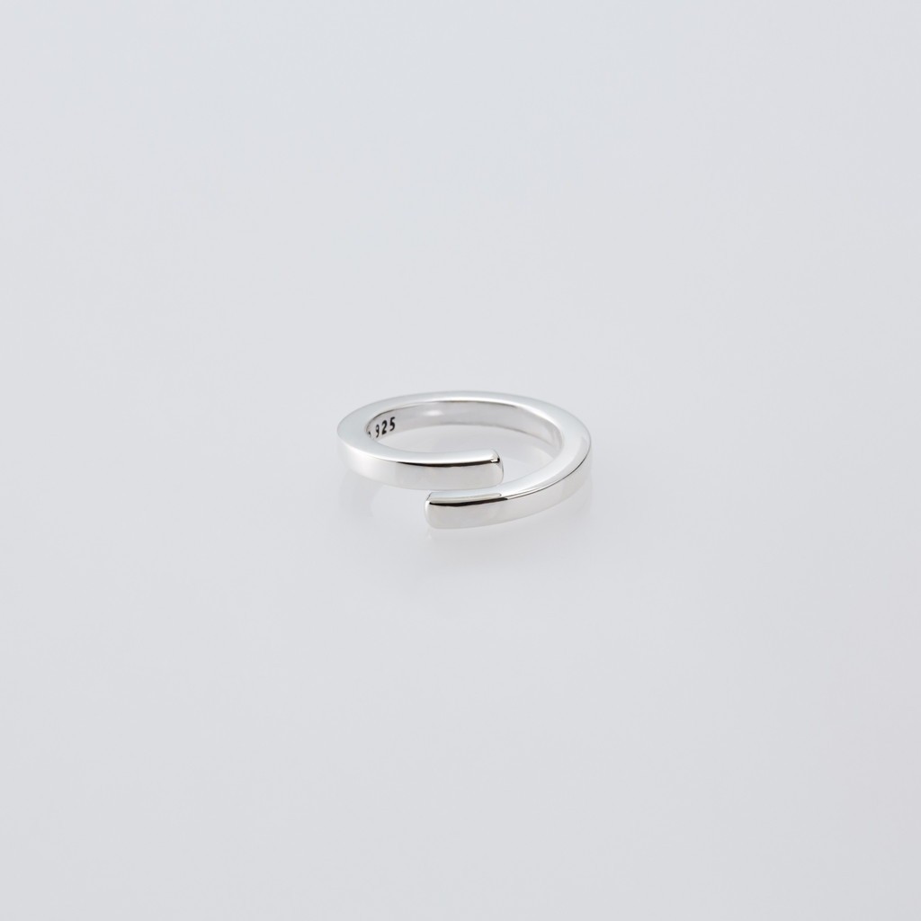■DESCRIPTION■Made in Mexico 【XOLO JEWELRY / ショロジュエリー】 2019年、銀の街として知られるメキシコTAXCOにてブランドを設立。 全てのジュエリーは伝統的な手法を用いて、現地のシルバースミス...