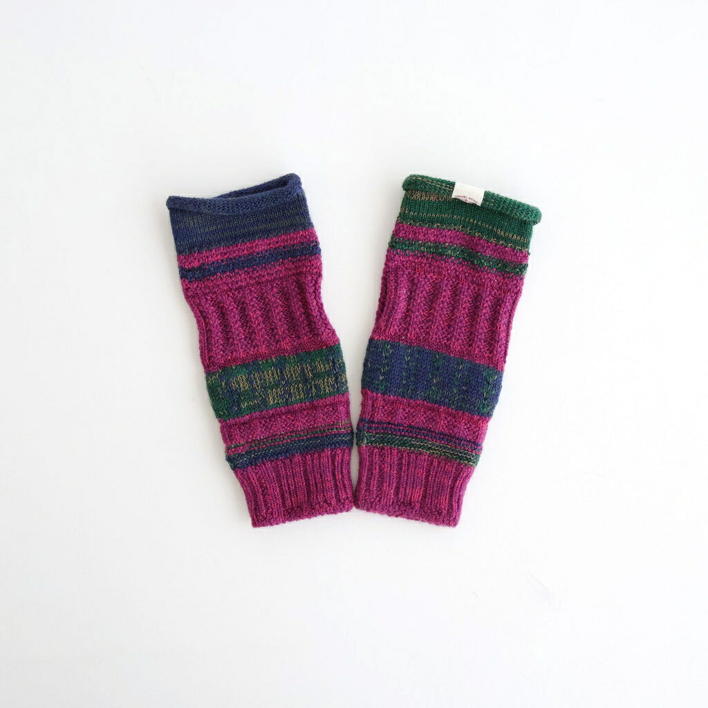 ■ 商品説明ウールの糸をメインに使用しているアームカバーです。 デザイナーが生まれ育った福井でアームカバーを「手ぼそ」と呼んでいたから「boso」。それよりも短いSS丈のbosoだからBOSS。アームカバーにもレッグカバーにもできる、着こな...