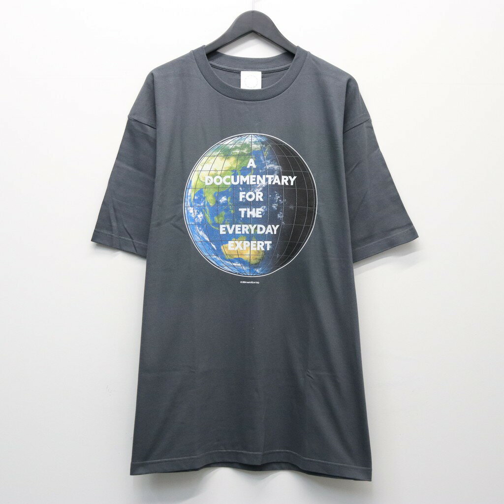 ■DESCRIPTION■[DETAIL]コットン素材前と後ろにプリント■MODEL■181cm70kg 着用SIZE：XL■MATERIAL■素材：COTTON 100%■SIZE SPEC■[L] 肩幅：53cm 身幅：58cm 着丈：...