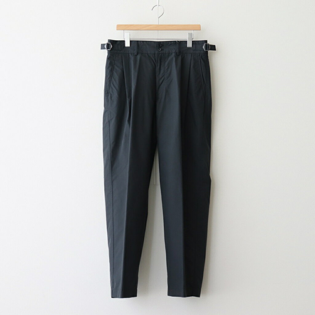 ■Product Details.・素材と生地コットンとナイロンをブレンドした高密度の平織素材を使用。張りのある生地にバイオウォッシュ加工を施すことで生地を馴染ませ、適度な柔らかさのある生地に仕上げています。 ・デザインウエスト両サイドのア...