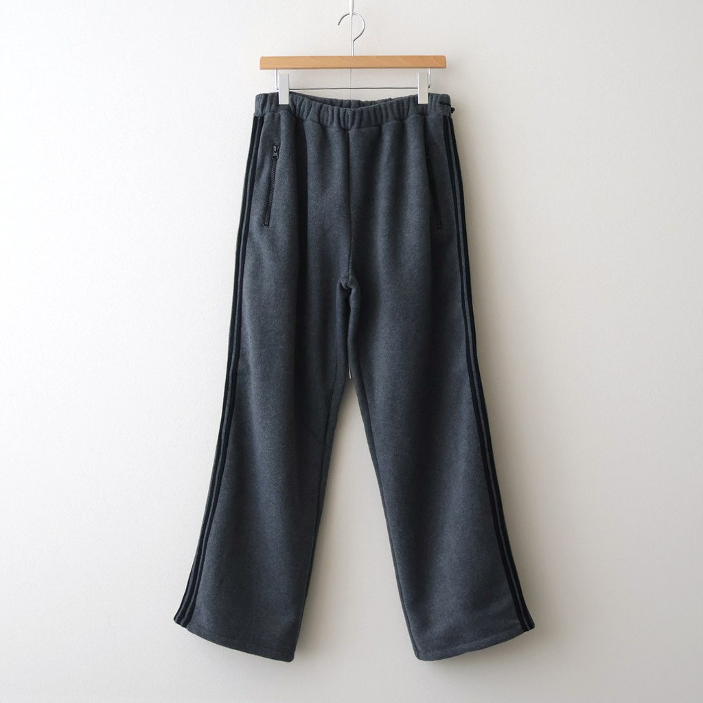 ■Product Details.・素材と生地軽量なポリエステルベースのフリース素材にレーヨンをブレンドすることで、しなやかな質感と柔らかい肌当たりに仕上げた暖かみのある素材です。起毛感があり、外気との断熱層が出来るため、軽量でありながら保...