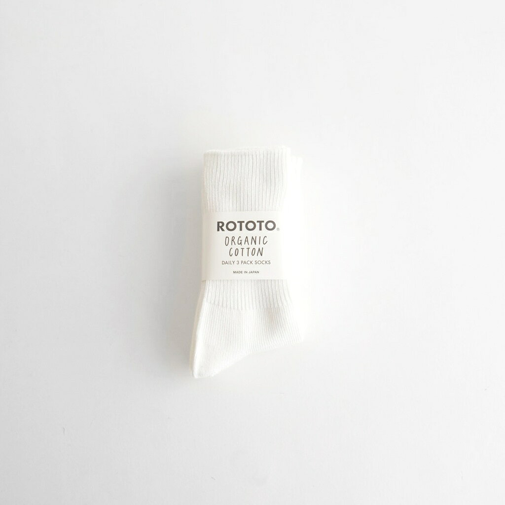 ■Product Details.オーガニックコットンを使用したベーシックで飽きのこない3足パックのリブソックス。伸縮性が必要なかかとから上は1×1リブで編むことでソフトフィットに。かかとから下は革靴などを履いてもダブつきにくいよう、伸縮の...
